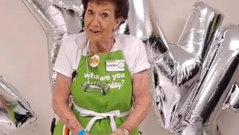 Femeia care a învins timpul: la 101 ani, Jayne Burns merge la serviciu ...