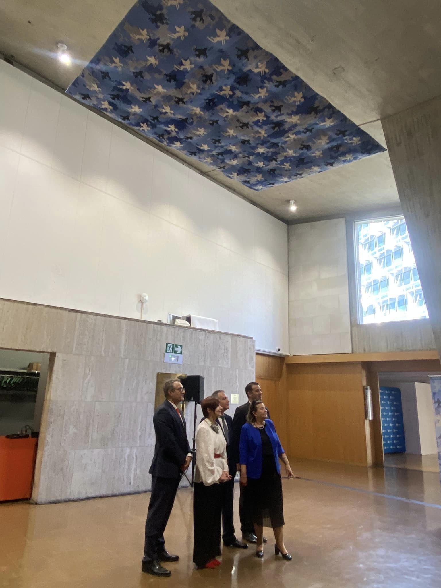 Prima donaţie românească de artă expusă permanent în holul principal al ...