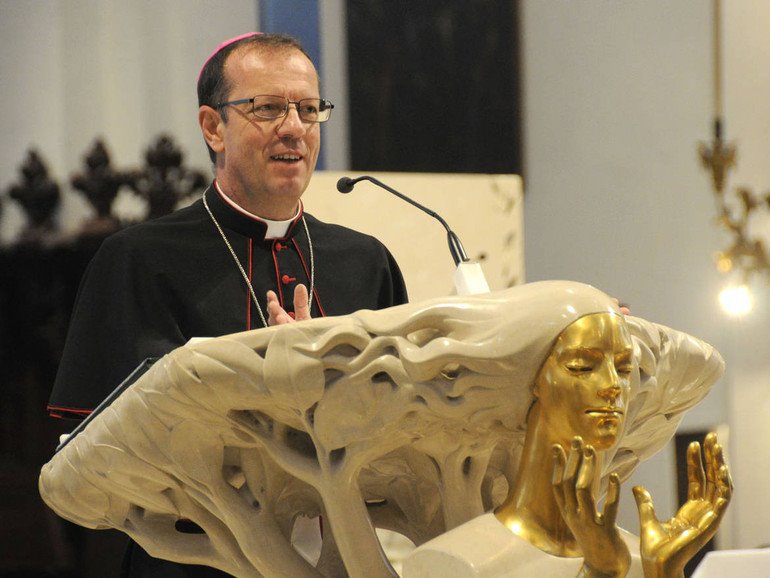 Papa Francisc a numit Nunţiul Apostolic în România şi Republica Moldova