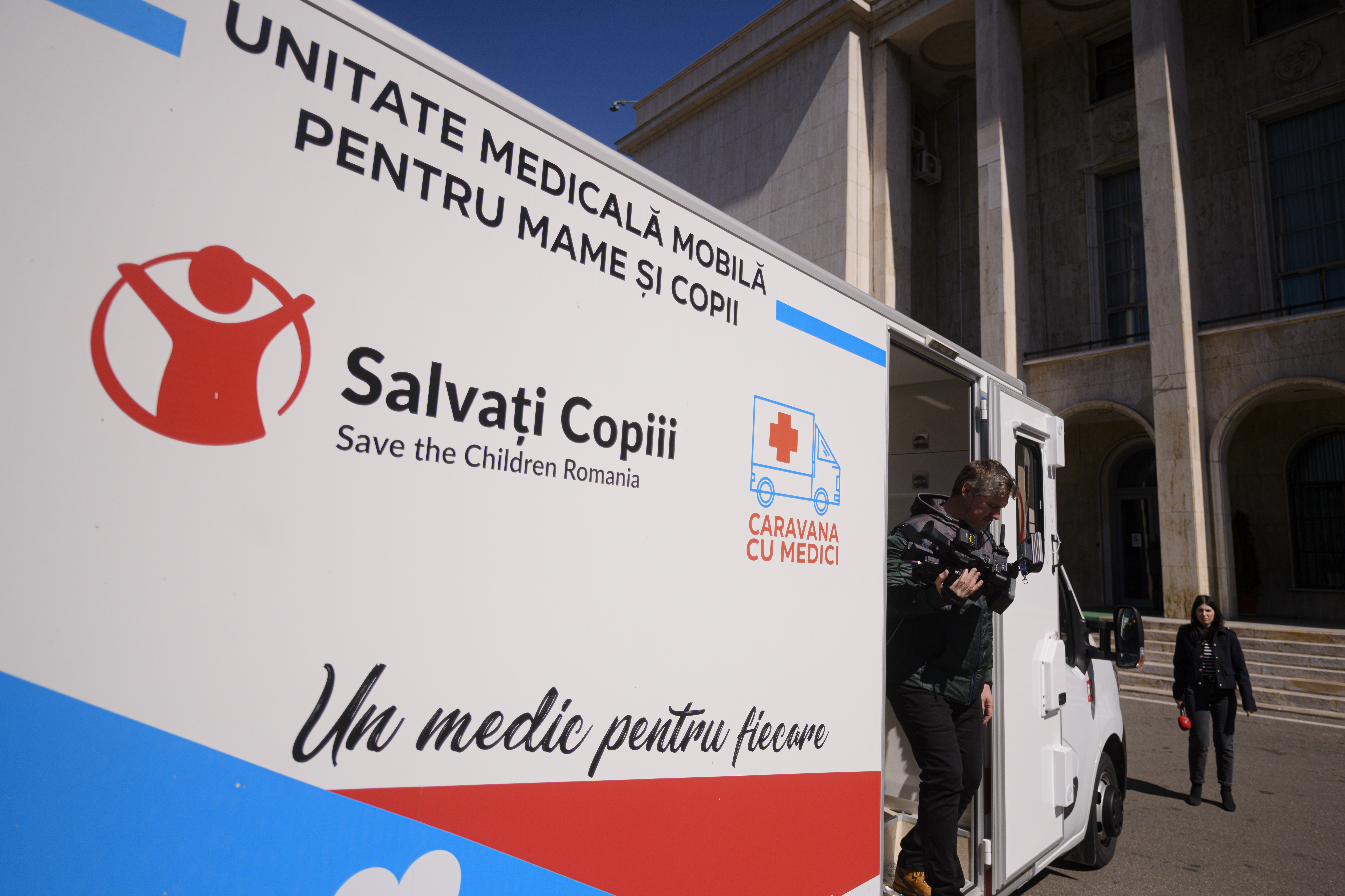 Salvaţi Copiii: Doar o treime din români redirecţionează 3,5% din ...