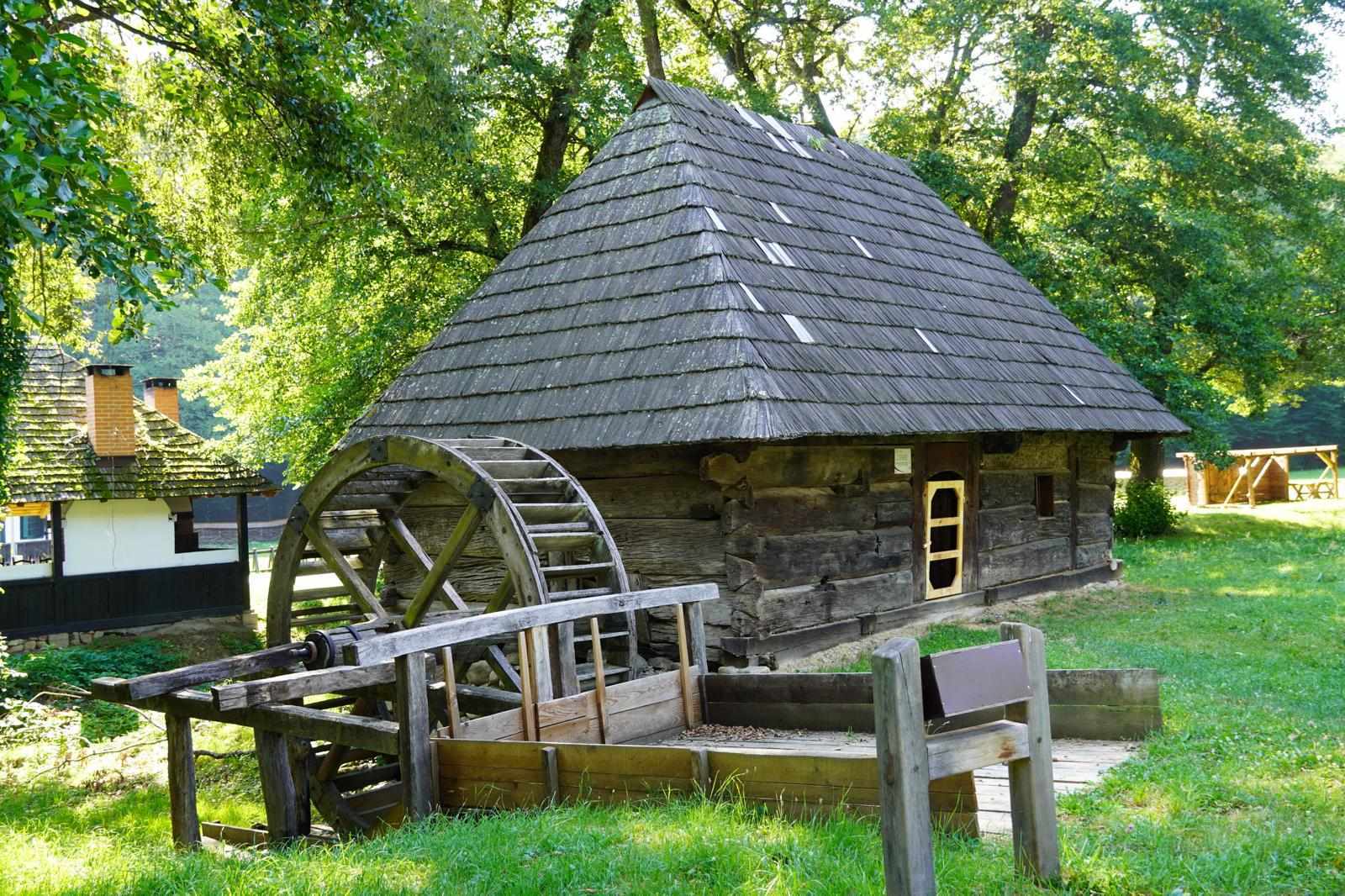 FOCUS: Moara cu noroc: din Muzeul Astra, a ajuns, parţial, pe bancnota ...