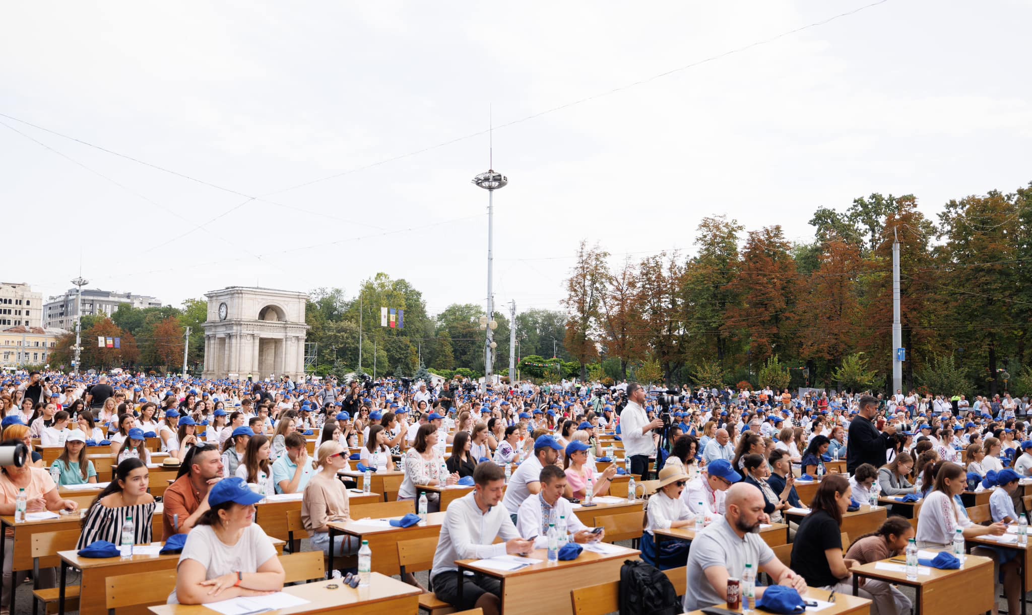 Imagini superbe la Chişinău, cu ocazia Zilei Limbii Române. 2.000 de ...