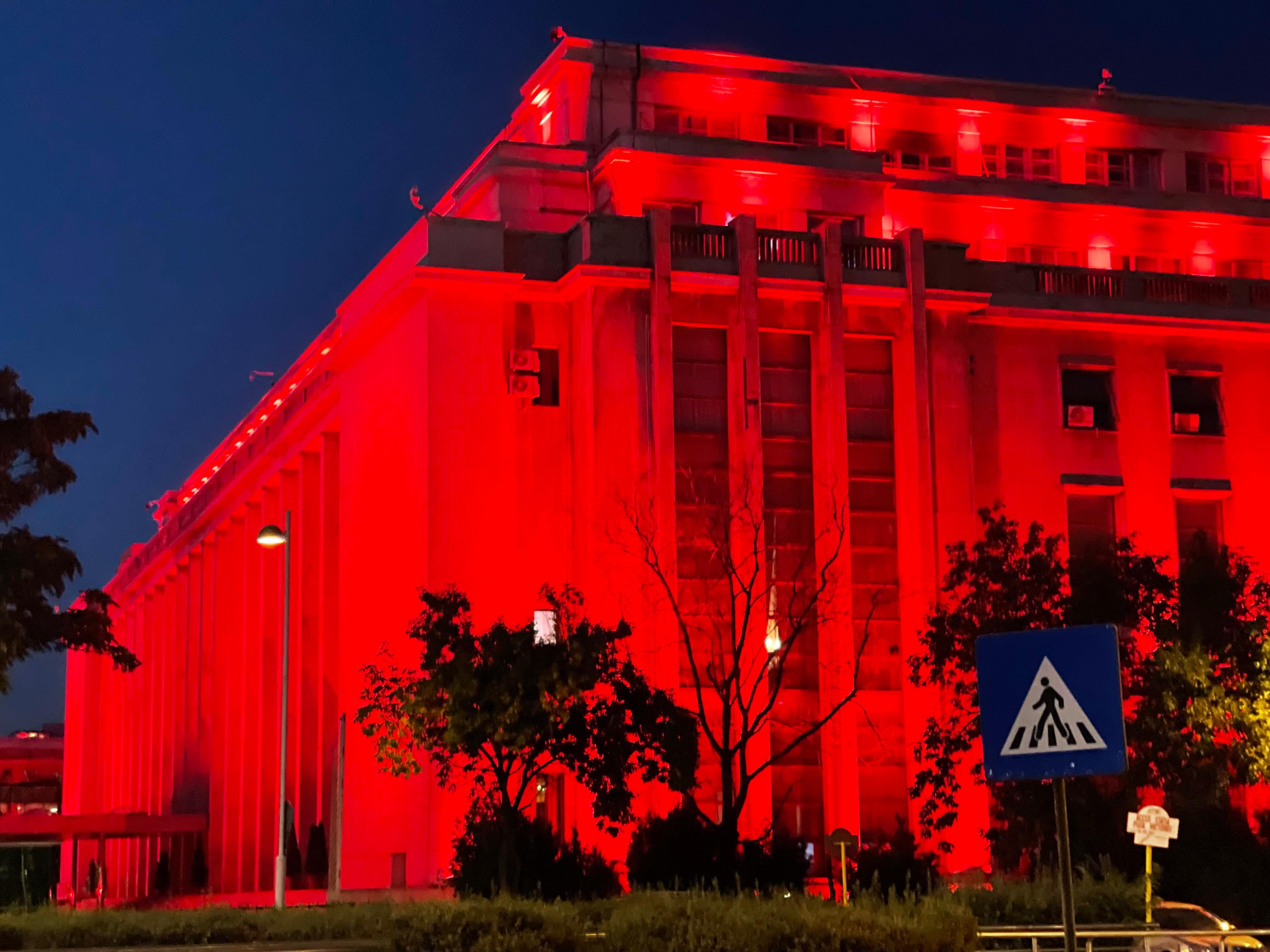 Peste 100 de clădiri din România vor fi iluminate în roşu pentru Ziua ...