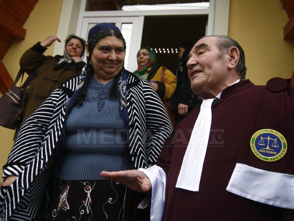 Tribunalul romilor din Sibiu la primul proces: împărţirea unei salbe ...