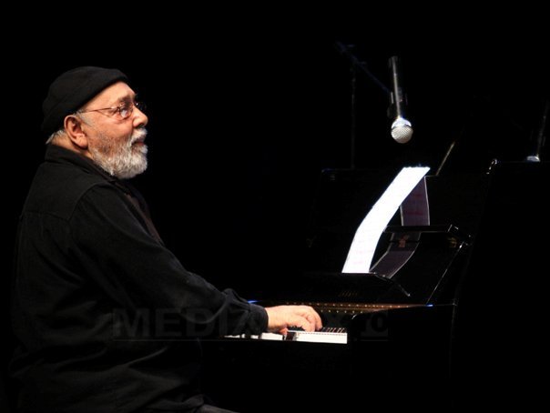 BIOGRAFIE: Johnny Răducanu - un veteran al muzicii româneşti, care a ...