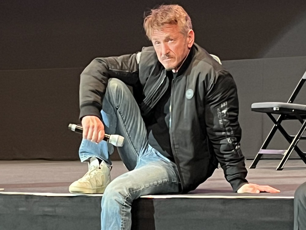 Documentarul lui Sean Penn despre războiul din Ucraina, „Superpower ...