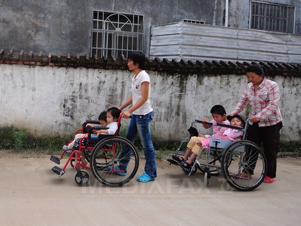 Copiii cu handicap din China sunt excluşi din sistemul educaţional