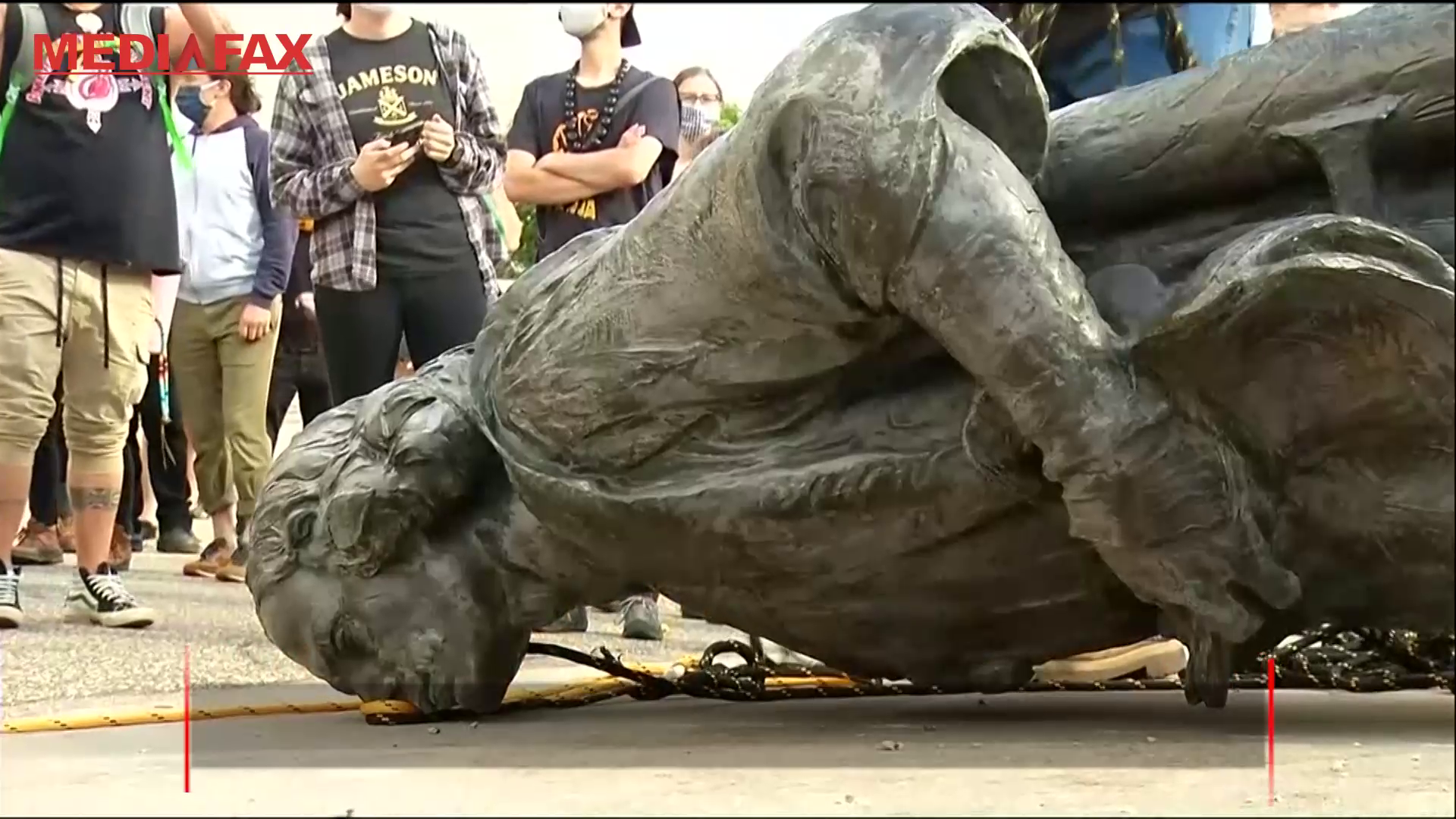 COMENTARIU Marius Oprea: Atunci cînd statuile ard