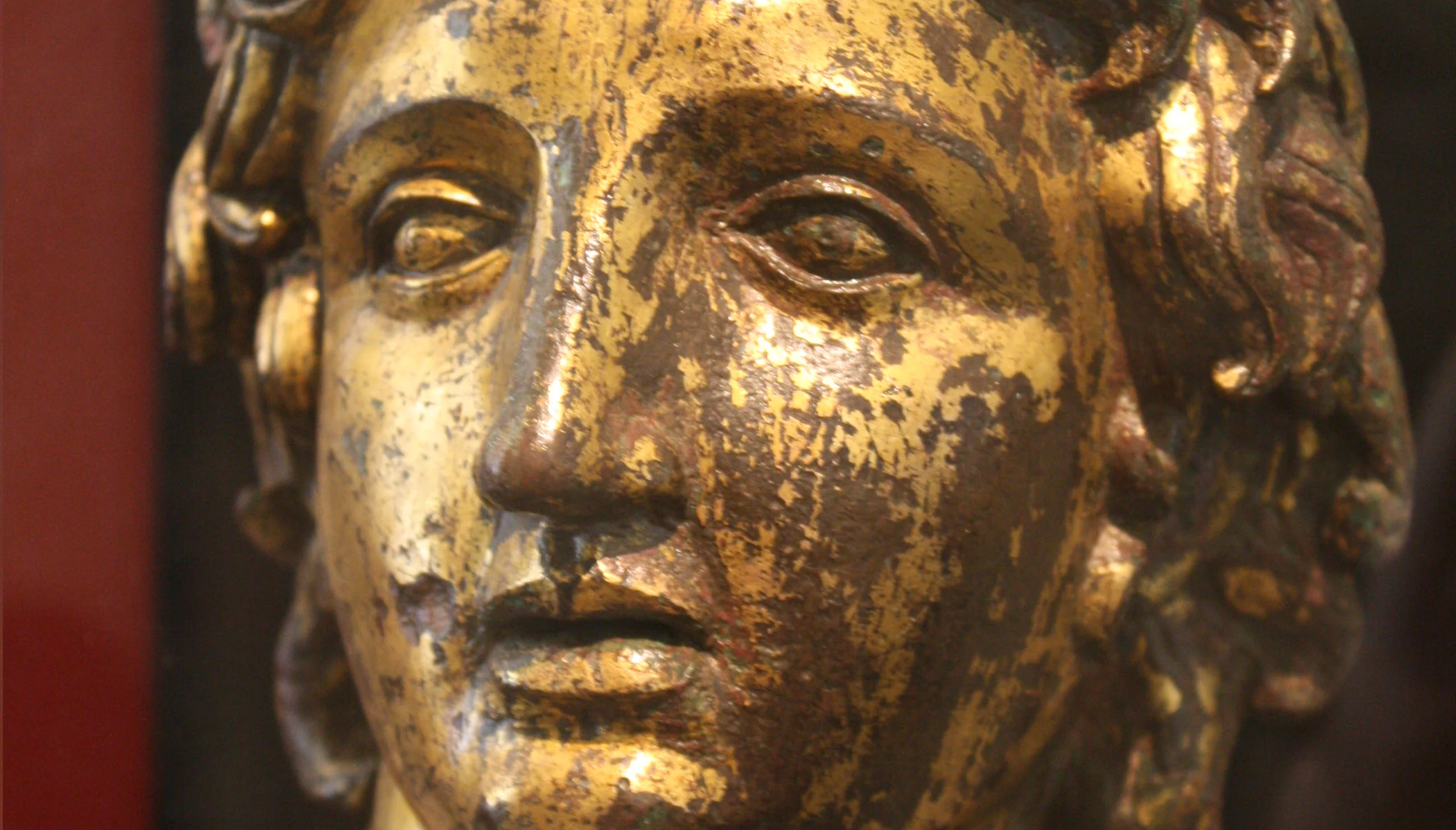 Grecia a recuperat sute de obiecte de colecţie, inclusiv o statuie a ...