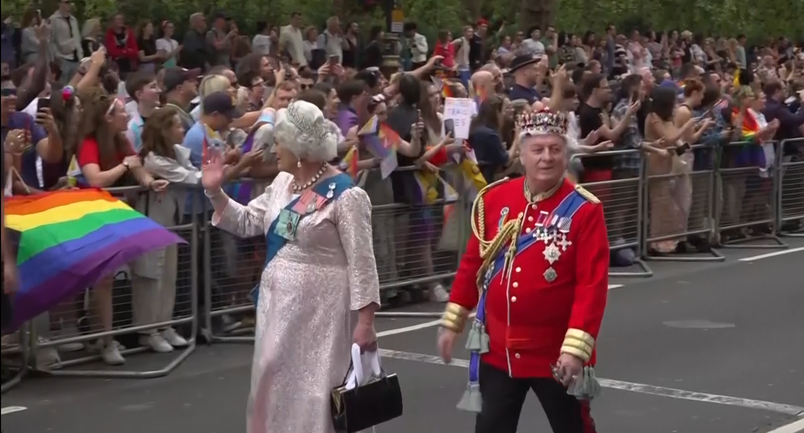 Parade #Pride la Londra şi Seul. Curcubeul aduce bucuria iubirii în ...