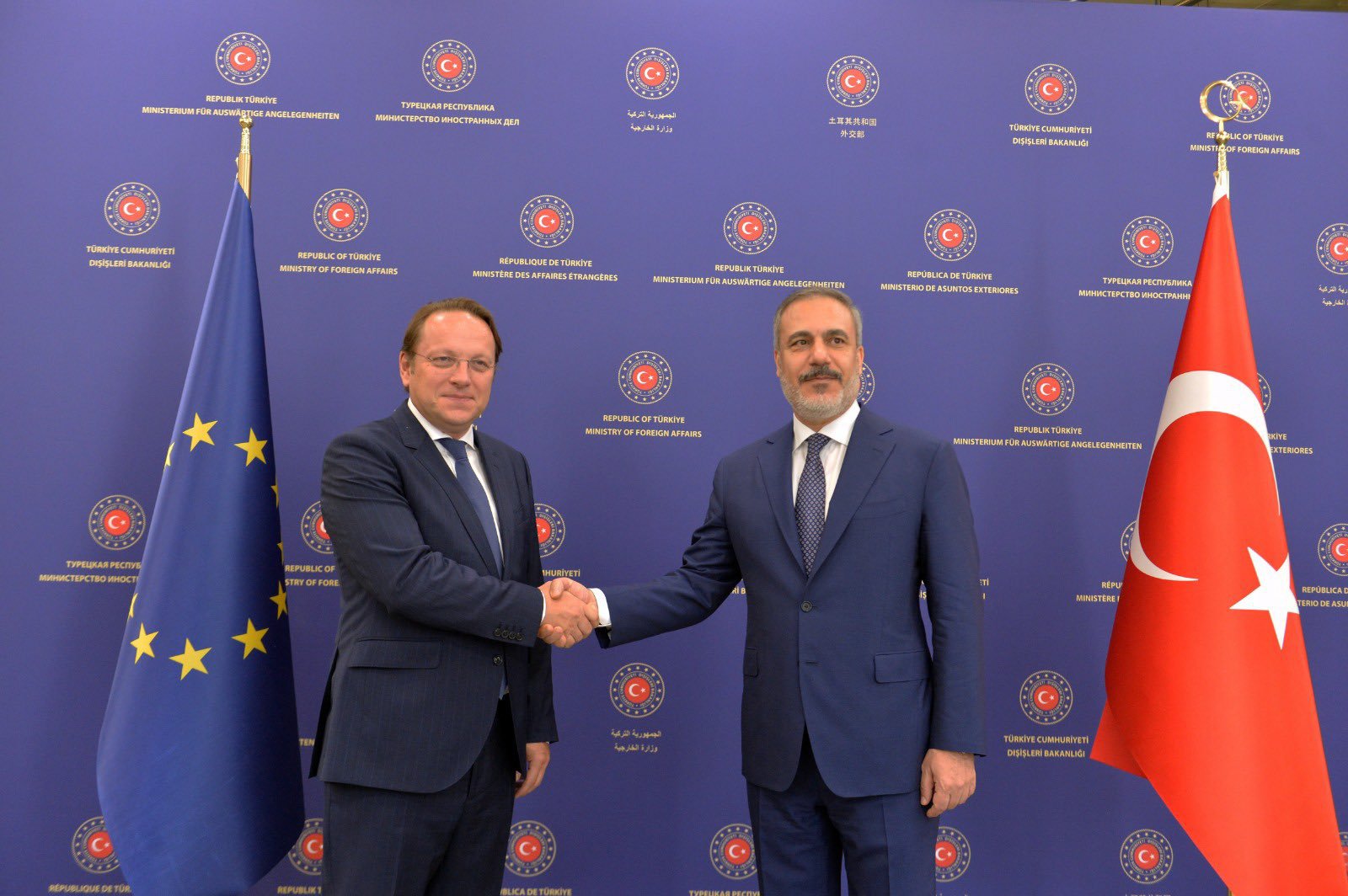 Ankara cere să i se deschidă drumul către aderarea la UE. Ministrul ...