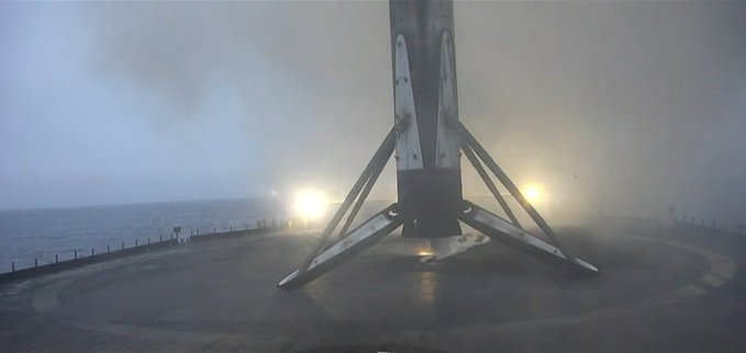 Racheta Falcon 9 a SpaceX, reţinută la sol de autorităţile americane ...