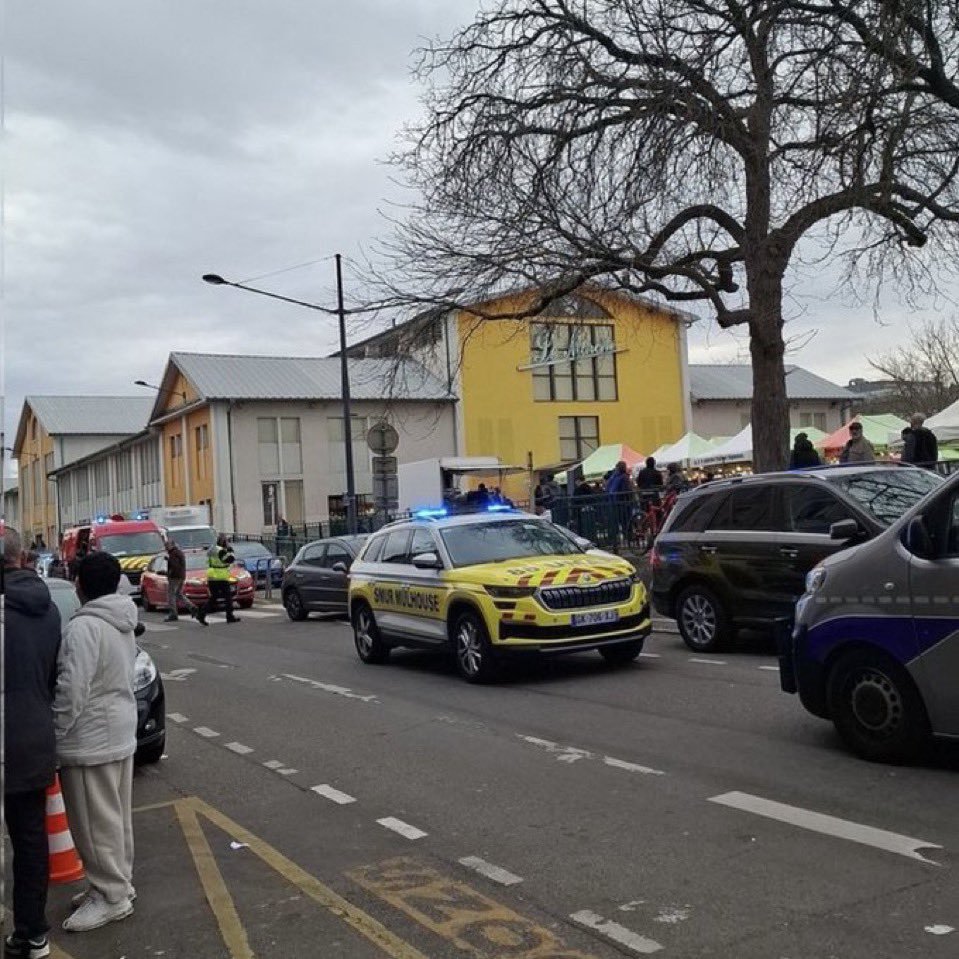 Un mort şi mai mulţi răniţi după un atac cu cuţitul în estul Franţei