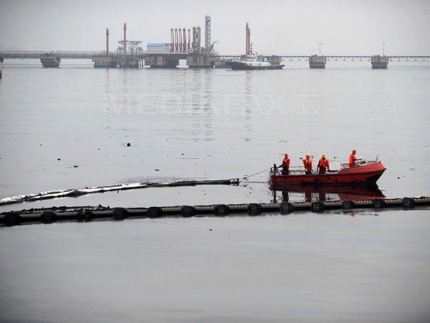 Poluare cu ţiţei în Marea Galbenă, în urma exploziei unei conducte
