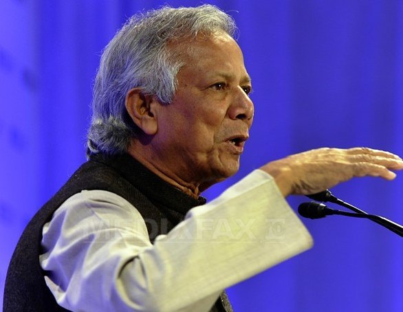 Laureatul Nobel pentru pace, Muhammad Yunus, a preluat conducerea ...