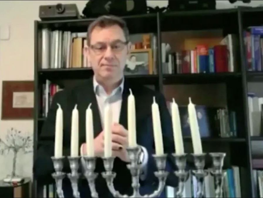 COMENTARIU Lelia Munteanu: Şeful Pfizer, la Canal 12 israelian: "Am ...