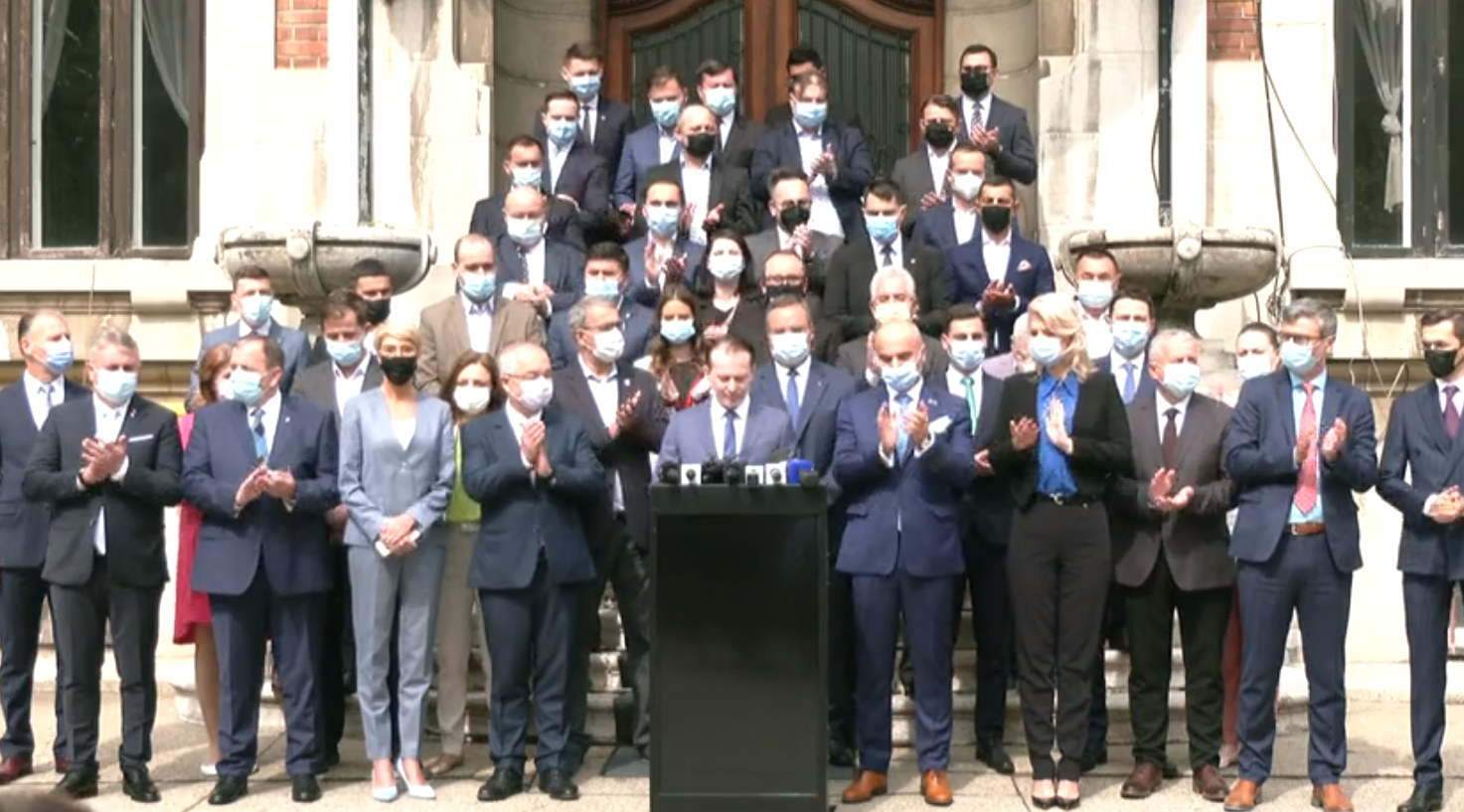 COMENTARIU Sorin Avram: Rareş Bogdan cu văruitul, Raluca Trucan cu ...