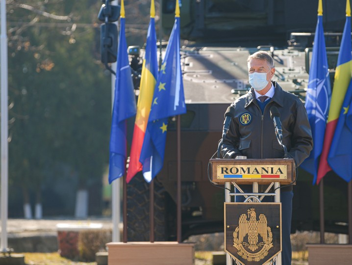 COMENTARIU Lelia Munteanu: Repetiţie cu costume pentru un spectacol ...