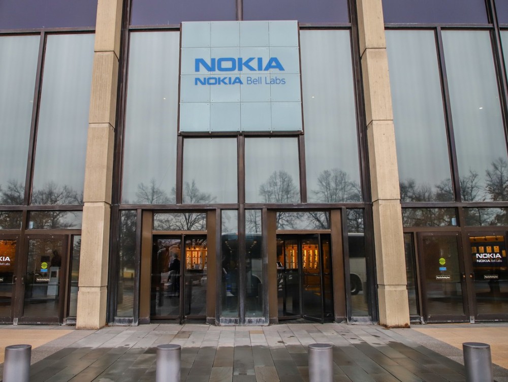 Tele2 şi-a anunţat parteneriatul cu Nokia. Aceasta este o lovitură ...