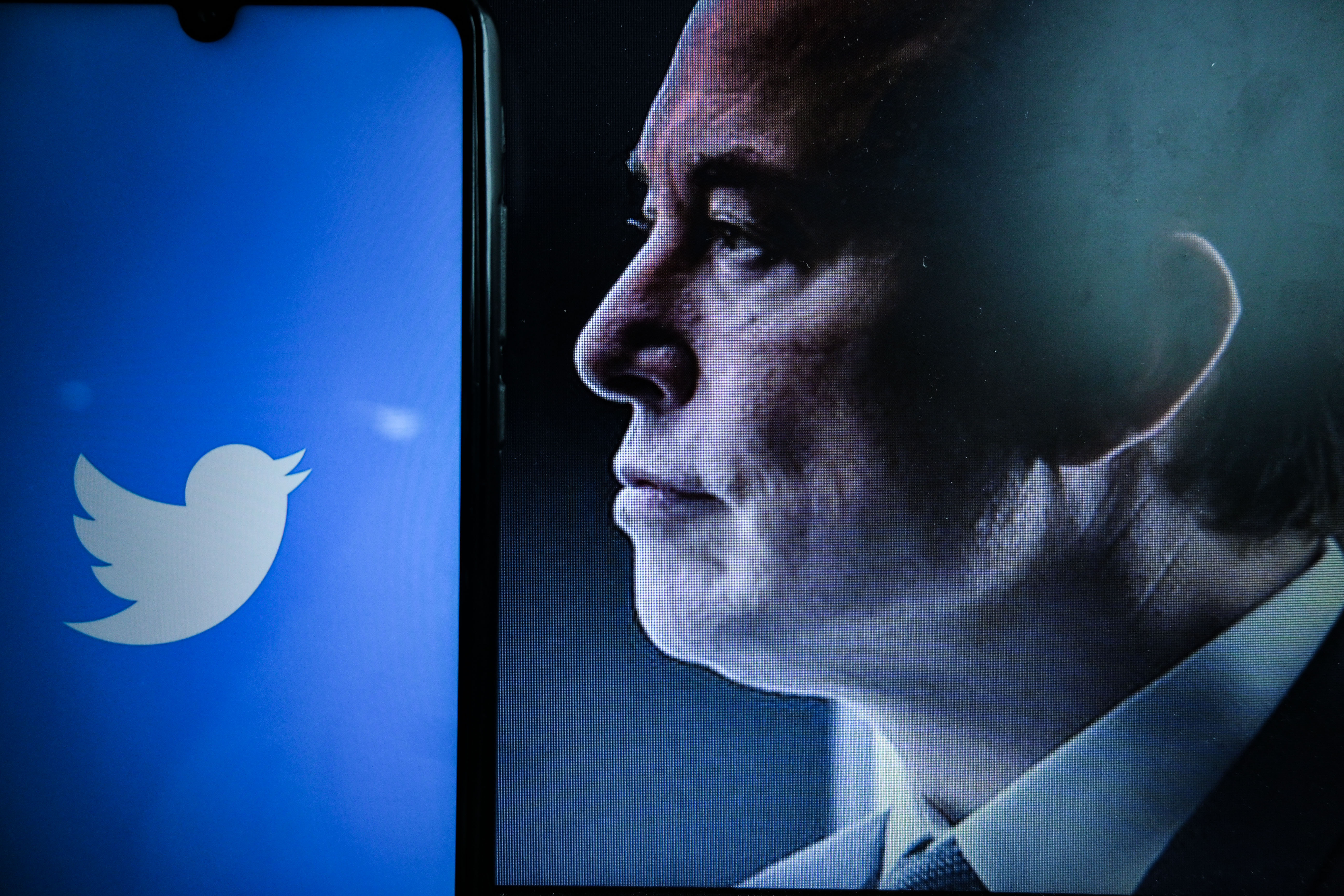 Twitter suspendă contul care urmăreşte avionul lui Elon Musk