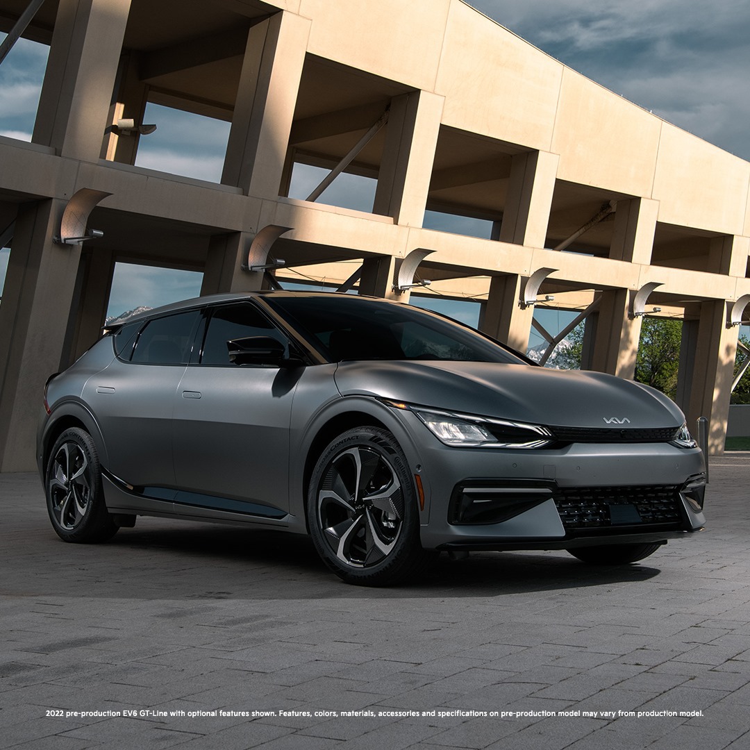 Kia a lansat modelul EV6 în Times Square. Promite investiţie de 25 de ...