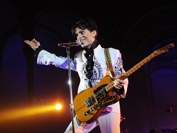 Viaţa pasionantă a superstarului Prince: O fostă vedetă Playboy ...