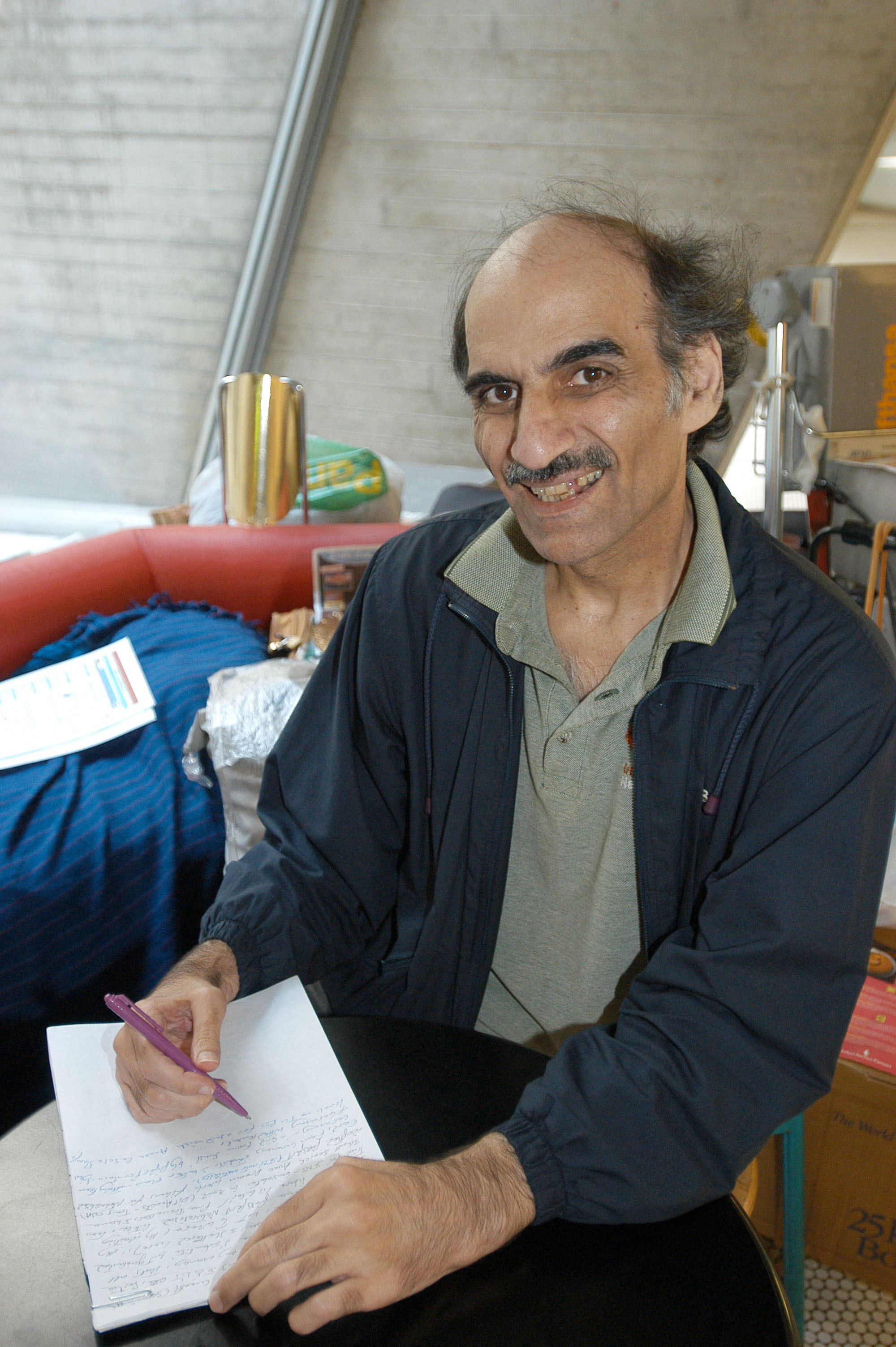 Un apatrid celebru a murit pe aeroportul Charles de Gaulle din Paris. A ...