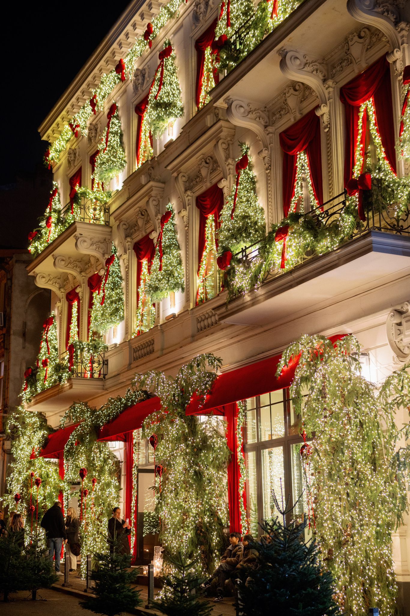 Nicu Bocancea a transformat atelierul Iris în „The Christmas House”