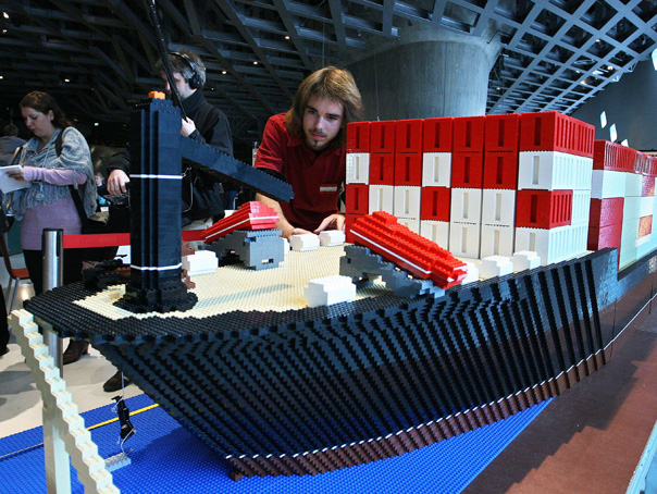 Record Guinness: Cel mai mare vapor construit din piese Lego, în Germania