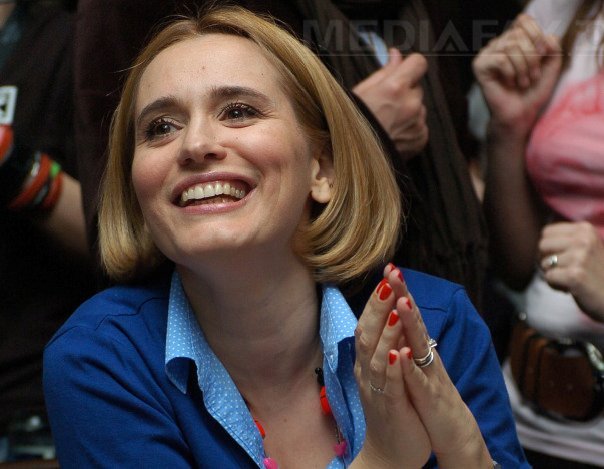 Andreea Esca: Pe fiica mea nu o las să aibă mobil şi nici să-şi cumpere ...