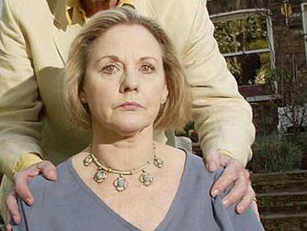 Angela Scoular, o fostă Bond Girl, s-a sinucis la vârsta de 65 de ani