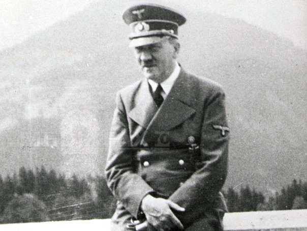Adolf Hitler era să se înece la patru ani