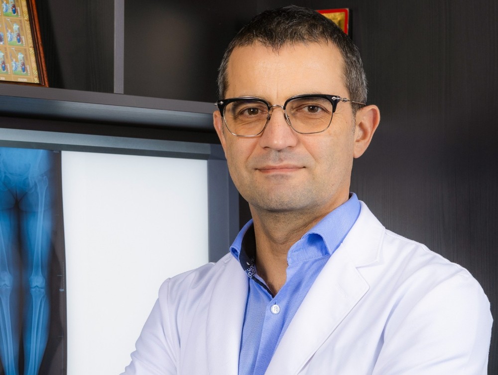 Dr. Ion Bogdan Codorean şi tatăl său, Prof. Univ. Dr. Ioan I. Codorean, au scris o carte ...